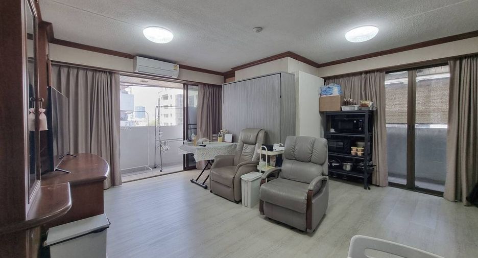 For sale 1 bed condo in Yan Nawa, Bangkok | Hipflat