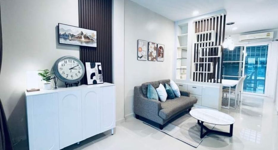 Casa adosada en alquiler de 3 habitaciones en Wang Thonglang, Bangkok ...