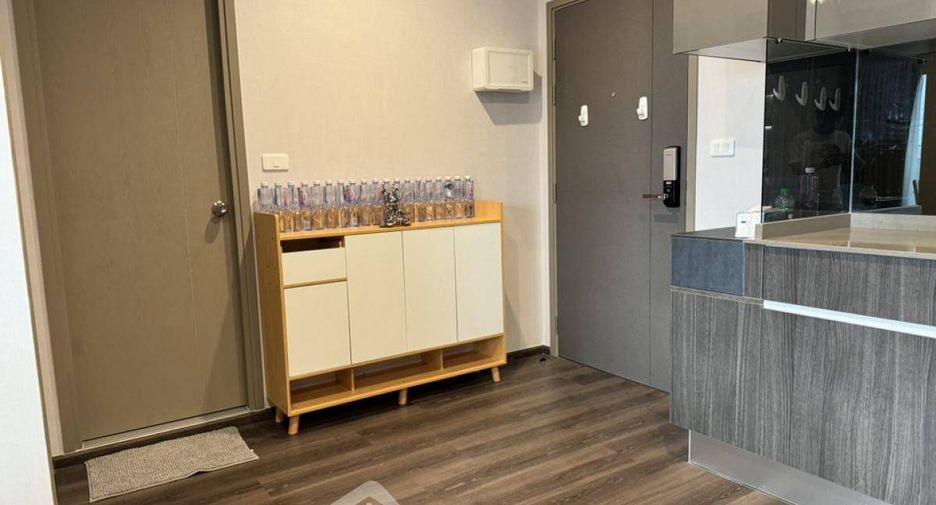 For rent 2 bedrooms condo in Huai Khwang, Bangkok | Hipflat