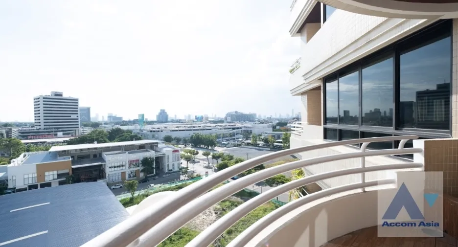 For rent 3 bedrooms condo in Khlong Toei, Bangkok | Hipflat