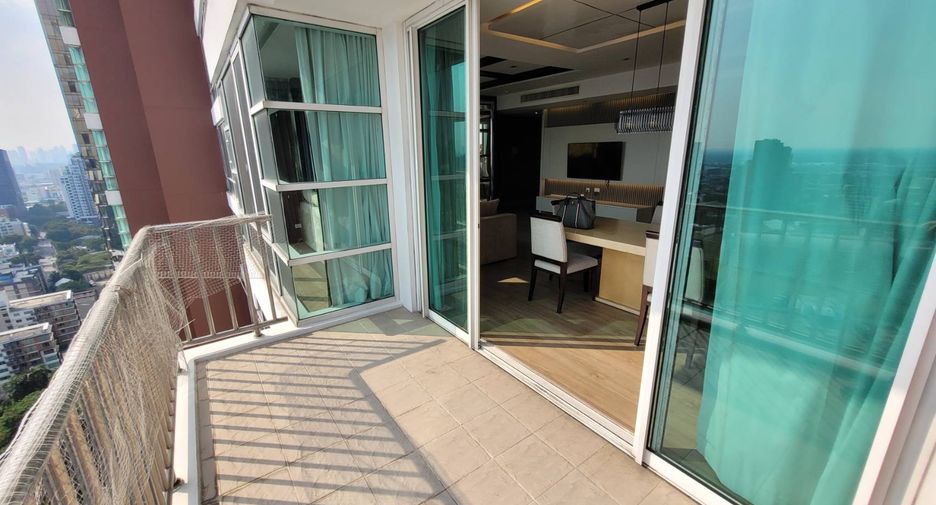 For rent 3 bedrooms condo in Khlong Toei, Bangkok | Hipflat