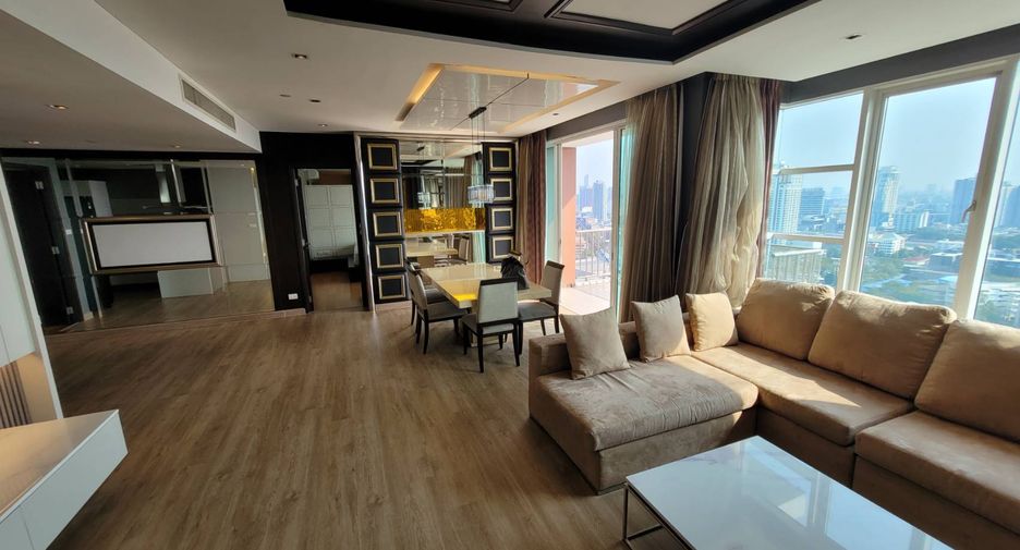 For rent 3 bedrooms condo in Khlong Toei, Bangkok | Hipflat