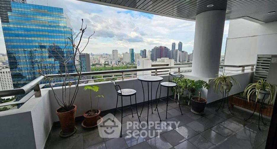 For rent 3 bedrooms condo in Watthana, Bangkok | Hipflat