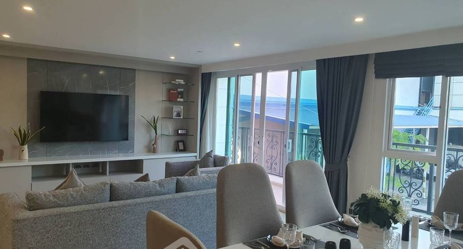 For rent 3 bedrooms apartment in Watthana, Bangkok | Hipflat