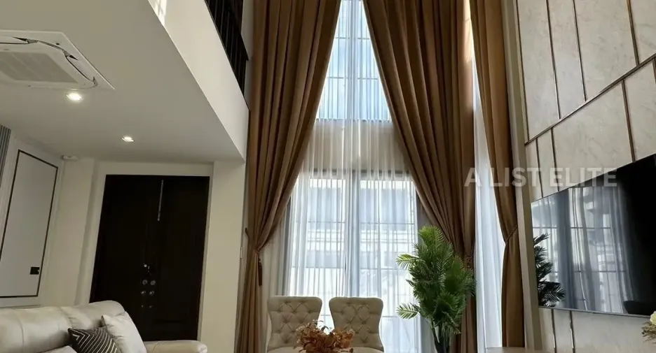 For sale 4 bedrooms house in Bang Lamung, Chonburi | Hipflat