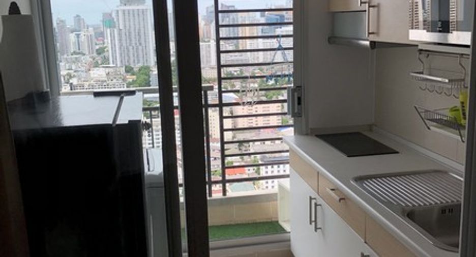 For rent 1 Beds condo in Watthana, Bangkok | Hipflat