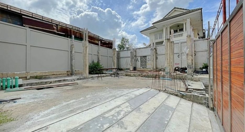 For sale 3 bed house in Yan Nawa, Bangkok | Hipflat