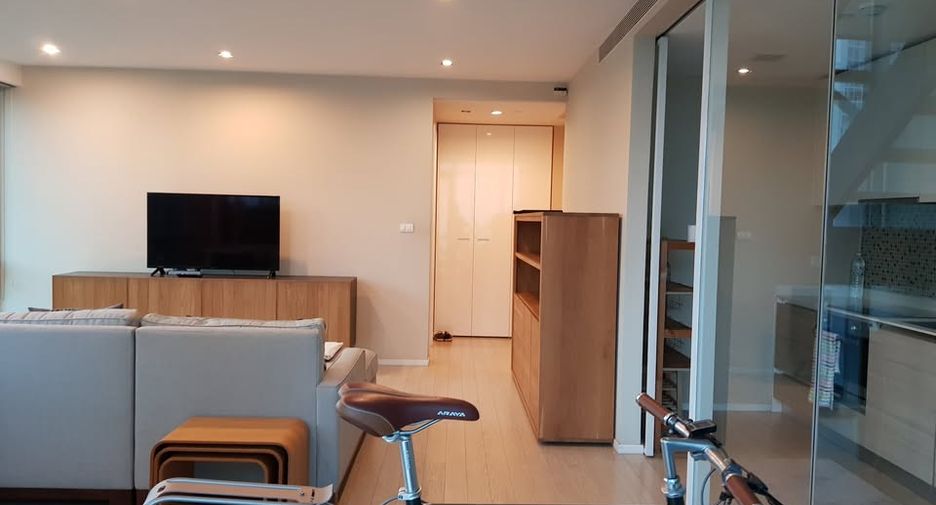 For rent 3 bedrooms condo in Watthana, Bangkok | Hipflat