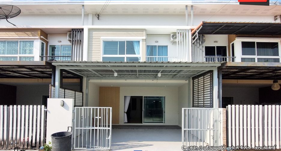 Casa adosada en alquiler de 3 habitaciones en Suan Luang, Bangkok | Hipflat