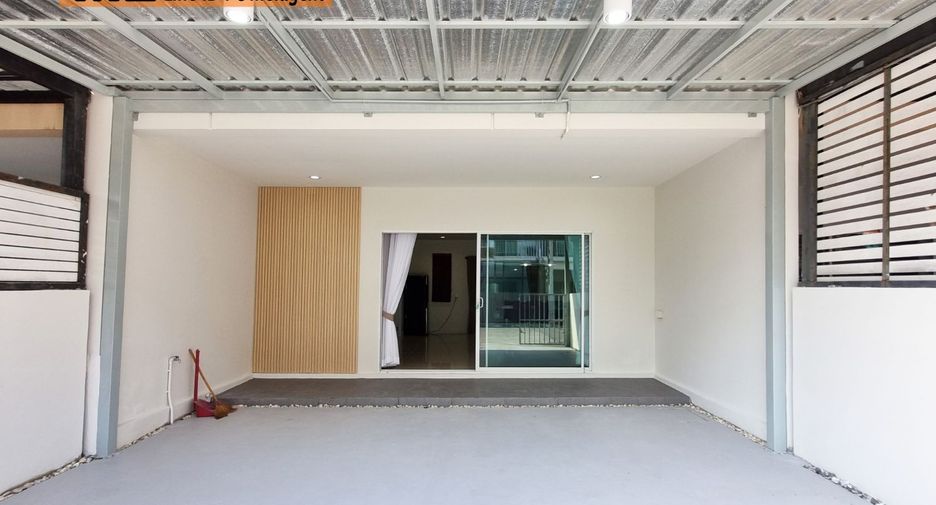 Casa adosada en alquiler de 3 habitaciones en Suan Luang, Bangkok | Hipflat