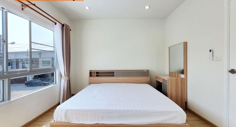 Casa adosada en alquiler de 3 habitaciones en Suan Luang, Bangkok | Hipflat