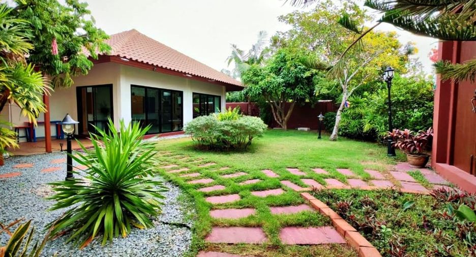 出租 和 出售 2 卧室 独立屋 在 Bang Lamung, Chon Buri | Hipflat