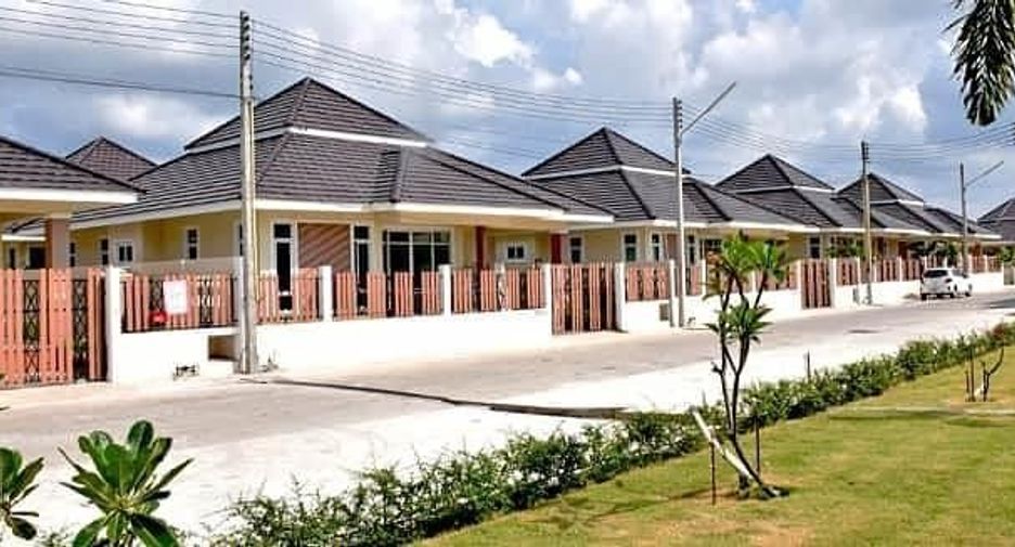 Chokchai Village 10 - Condo in Bang Lamung | Hipflat