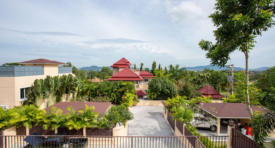 Villa Dragon Back- Condo in Mueang Phuket | Hipflat
