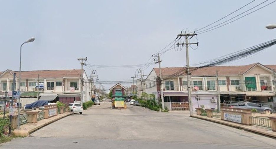 Niraville Ekachai-Pojae - Condo in Bang Bon | Hipflat