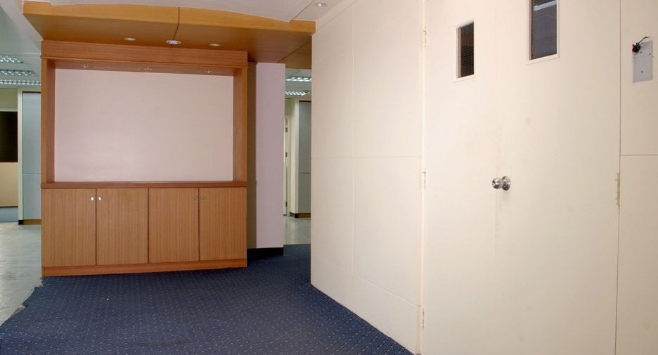 Voravit Building - Condo in Bang Rak | Hipflat