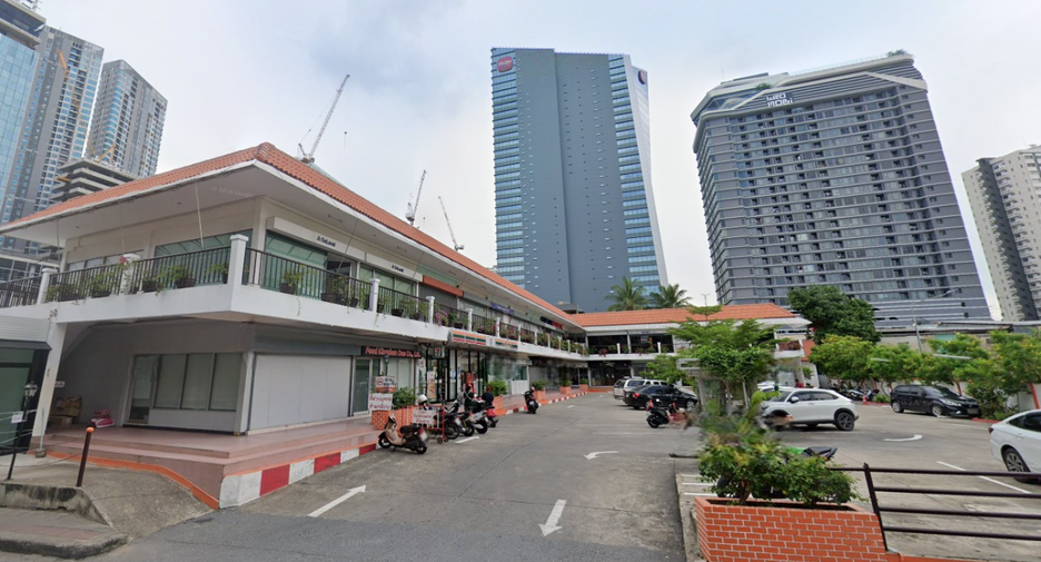 Akanat Plaza - Condo in Bang Na | Hipflat