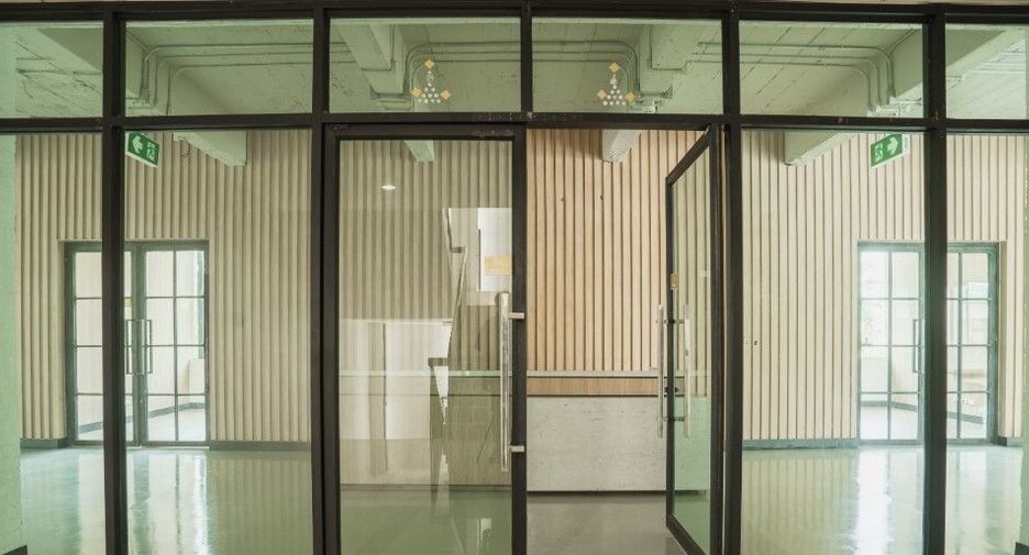 S69 Chavanich Building - Condo in Khlong Toei | Hipflat