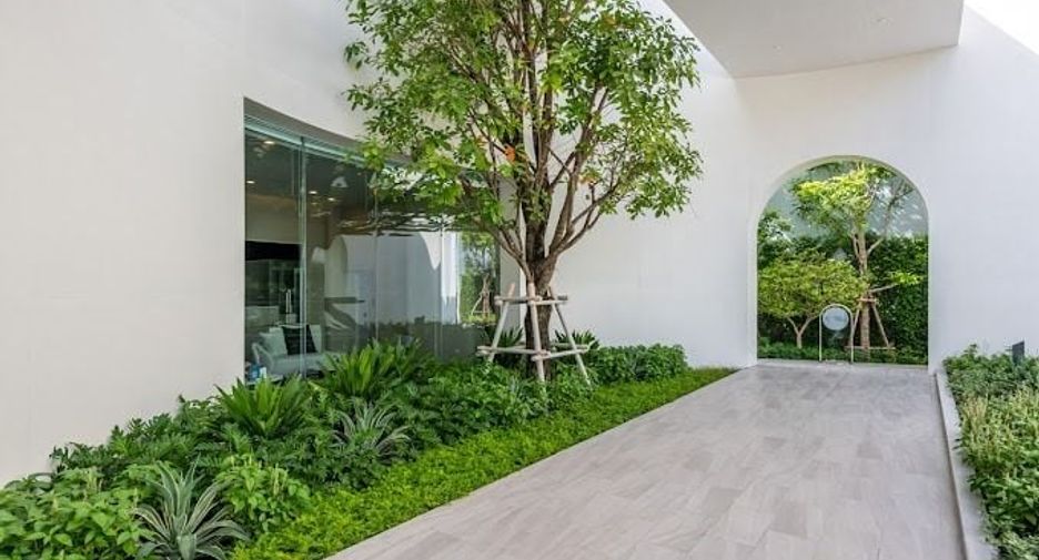 Reference Sathorn - Wongwianyai- Condo in Khlong San | Hipflat