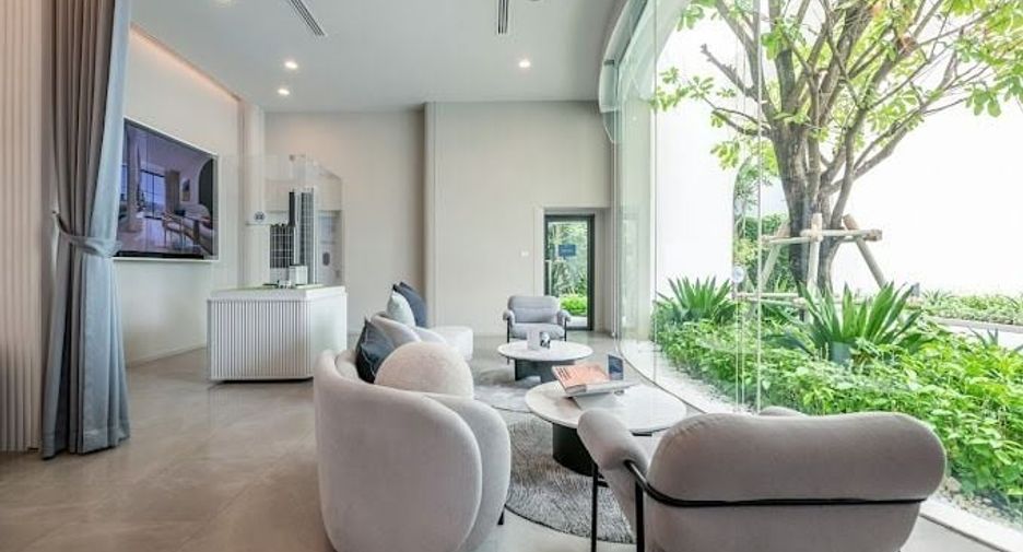 Reference Sathorn - Wongwianyai- Condo in Khlong San | Hipflat