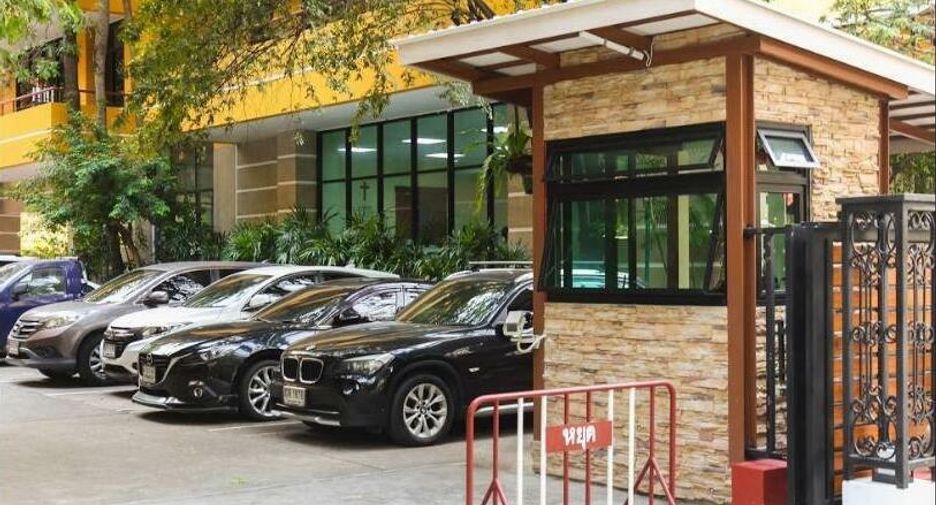 RoomQuest Sukhumvit 36 BTS Thonglor - Condo in Khlong Toei | Hipflat