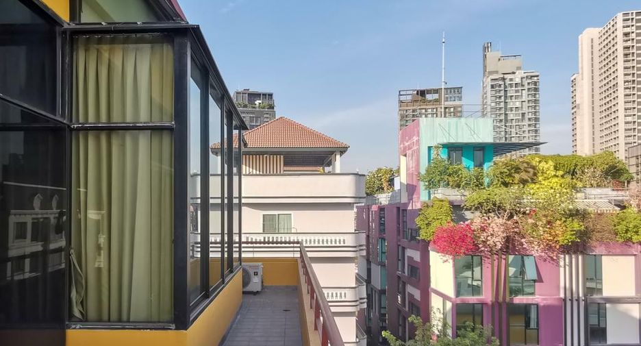 RoomQuest Sukhumvit 36 BTS Thonglor - Condo in Khlong Toei | Hipflat