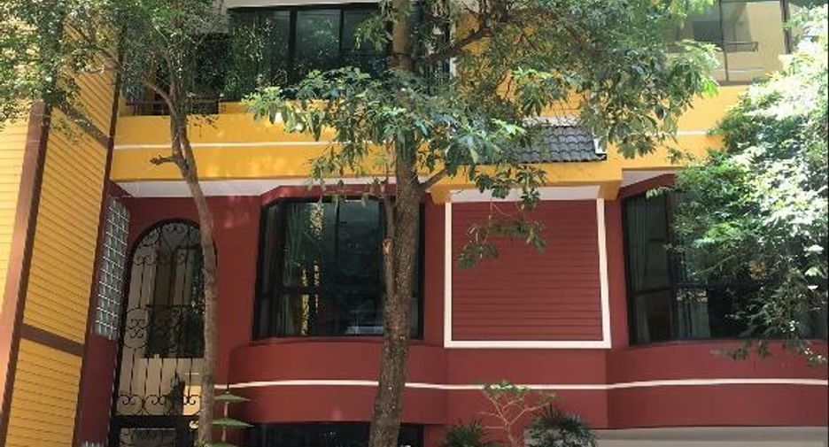 RoomQuest Sukhumvit 36 BTS Thonglor - Condo in Khlong Toei | Hipflat