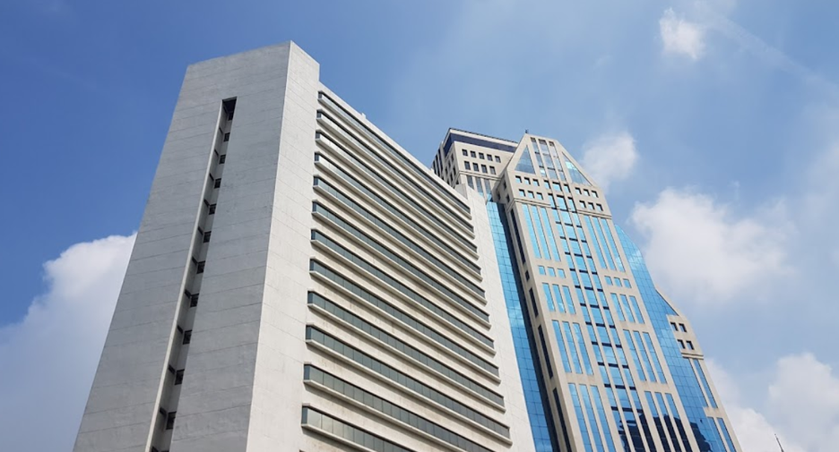 Two Pacific Place - Condo in Khlong Toei | Hipflat