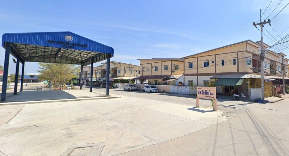 Thaweesap Village - Condo in Phanat Nikhom | Hipflat