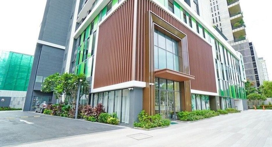 Regal Condo Sathorn - Naradhiwas- Condo in Yan Nawa | Hipflat
